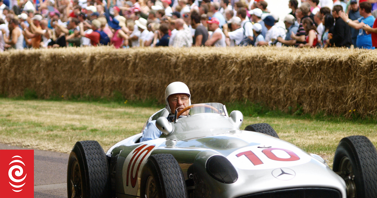 Mercedes 1955 'streamliner' set to smash F1 record at auction | RNZ News