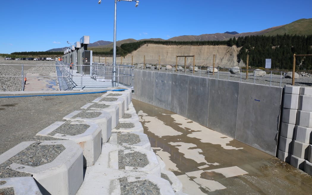Missile shaped fish screen hits the Rangitata River | RNZ