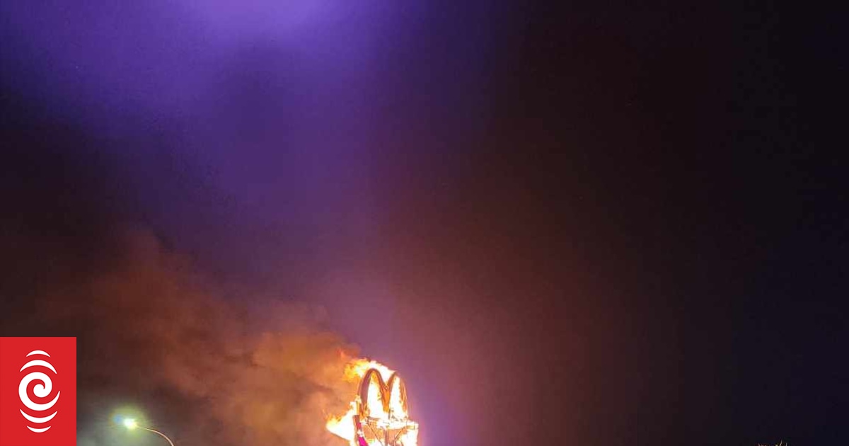 Fire melts McDonald's sign as Whangaparāoa man watches | RNZ News