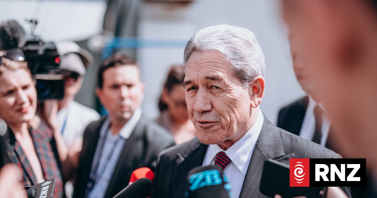 Winston Peters defends decision to keep New Zealand troops in Iraq | RNZ