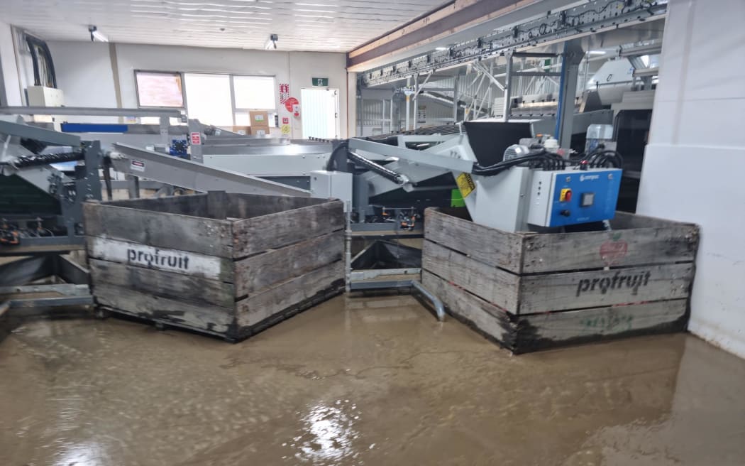 In photos: Cyclone Gabrielle damage becomes increasingly clear | RNZ News