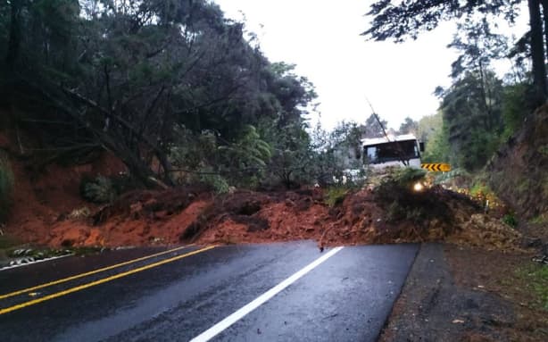 Wild weather: Power outages, road closures and heavy snowfall | RNZ
