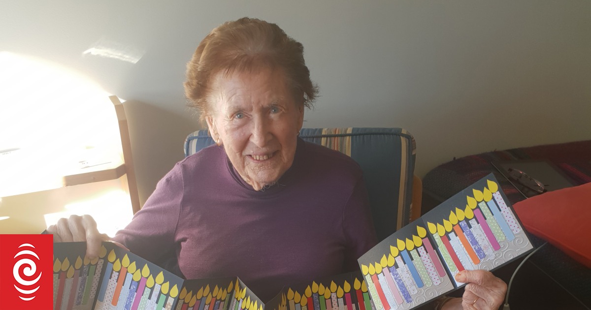 Uni's first woman graduate and pioneer celebrates milestone | RNZ News