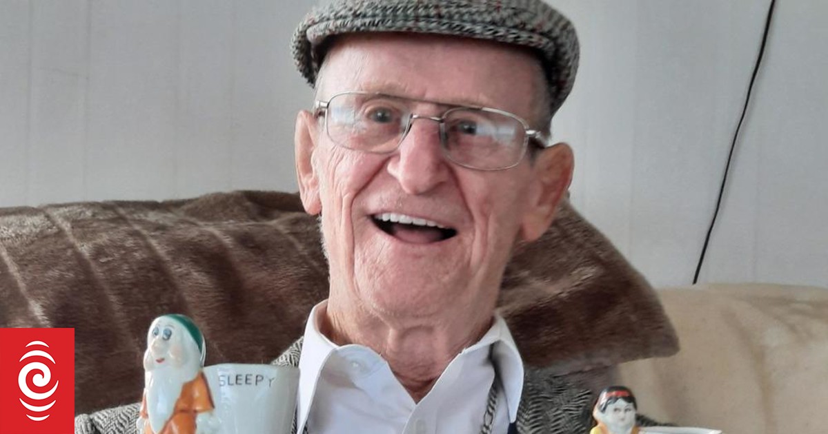 Johnny Green’s 11,000-strong egg cup collection | RNZ