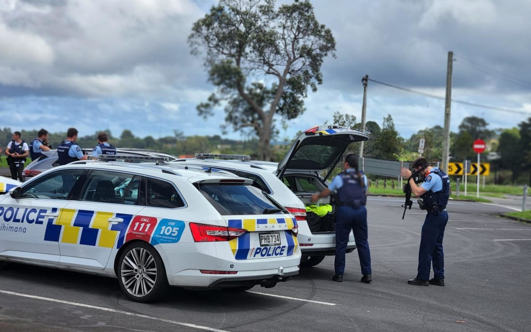 Armed police respond to reports of gunfire in West Auckland | RNZ News
