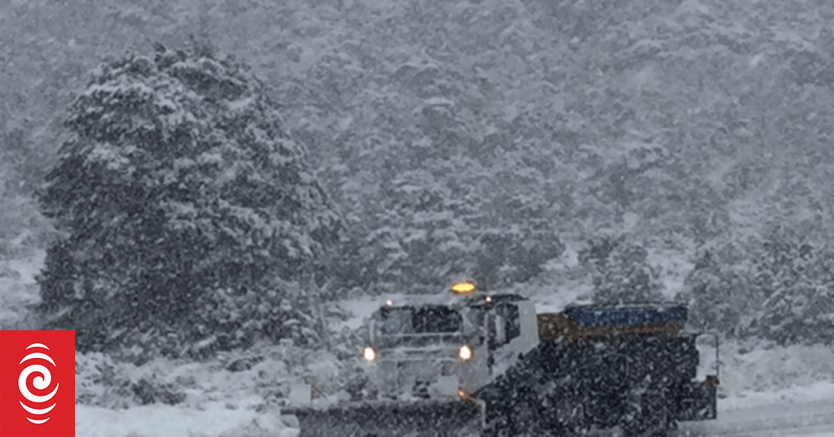Gale-force winds and heavy snow expected | RNZ News