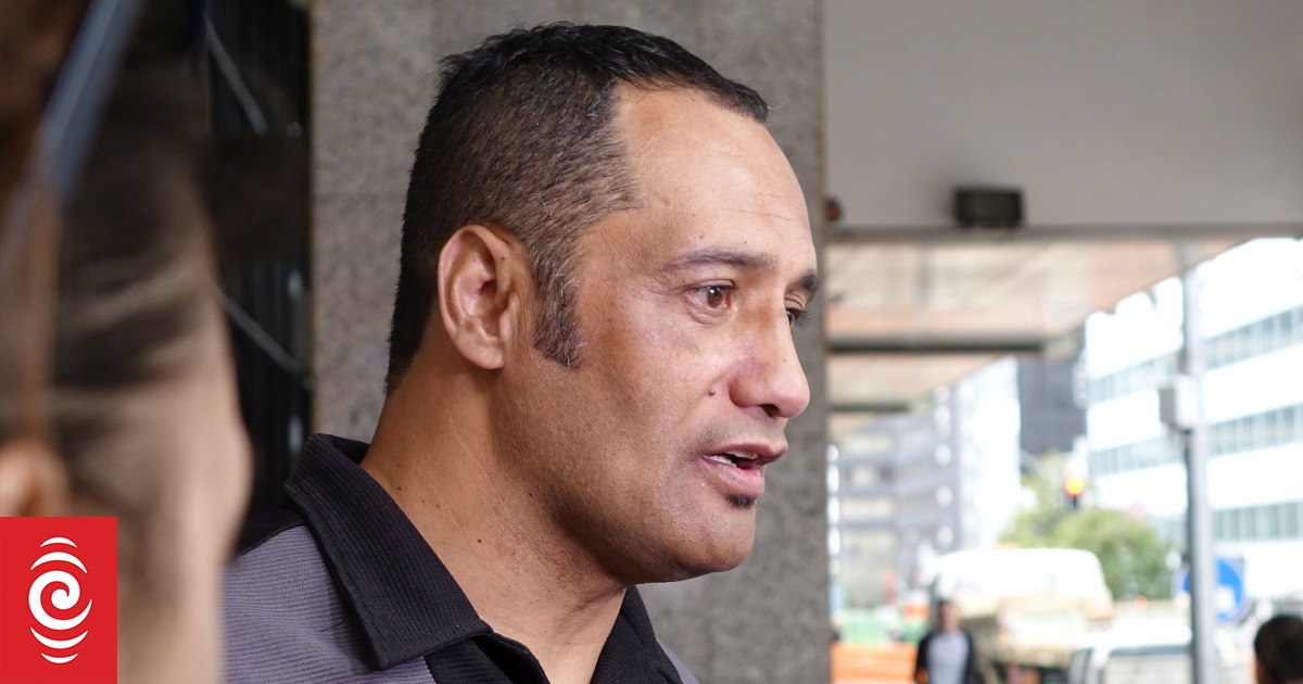 Officer accused of mock arrest and threat | RNZ News