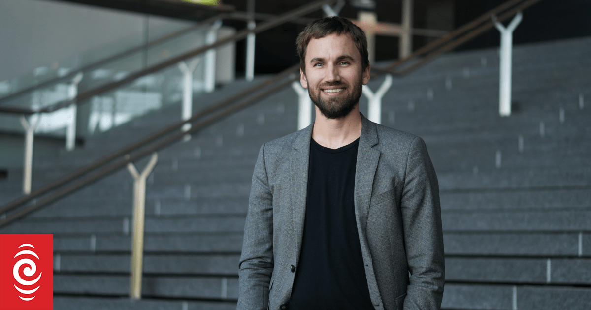 How to invest in things other than property and shares | RNZ