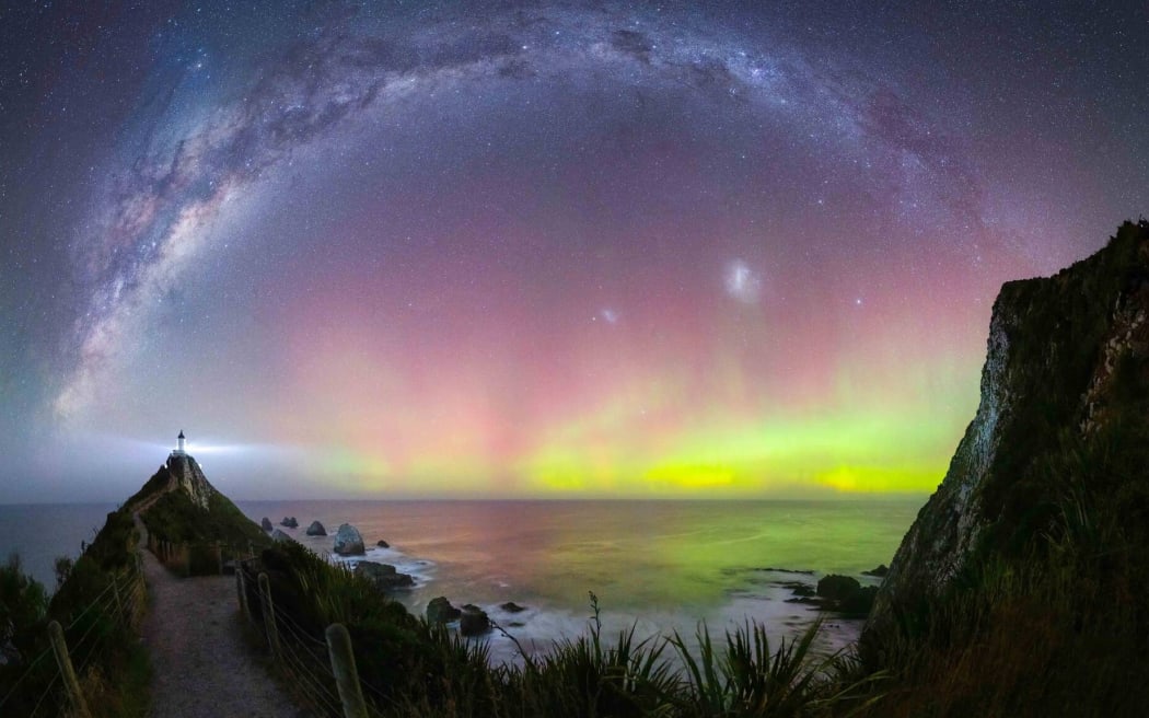 NZers' stunning aurora pics featured in international collection | RNZ News