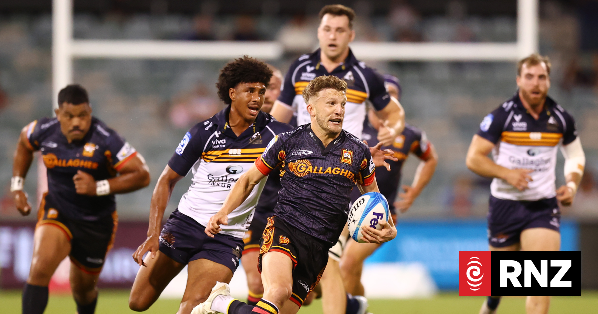 Super Rugby Pacific: Chiefs stunned by Brumbies fightback | RNZ News