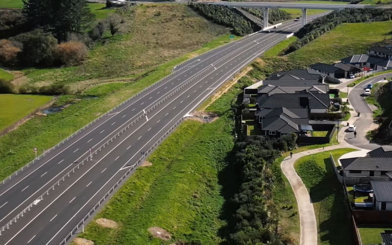 One killed in crash on Waikato Expressway | RNZ