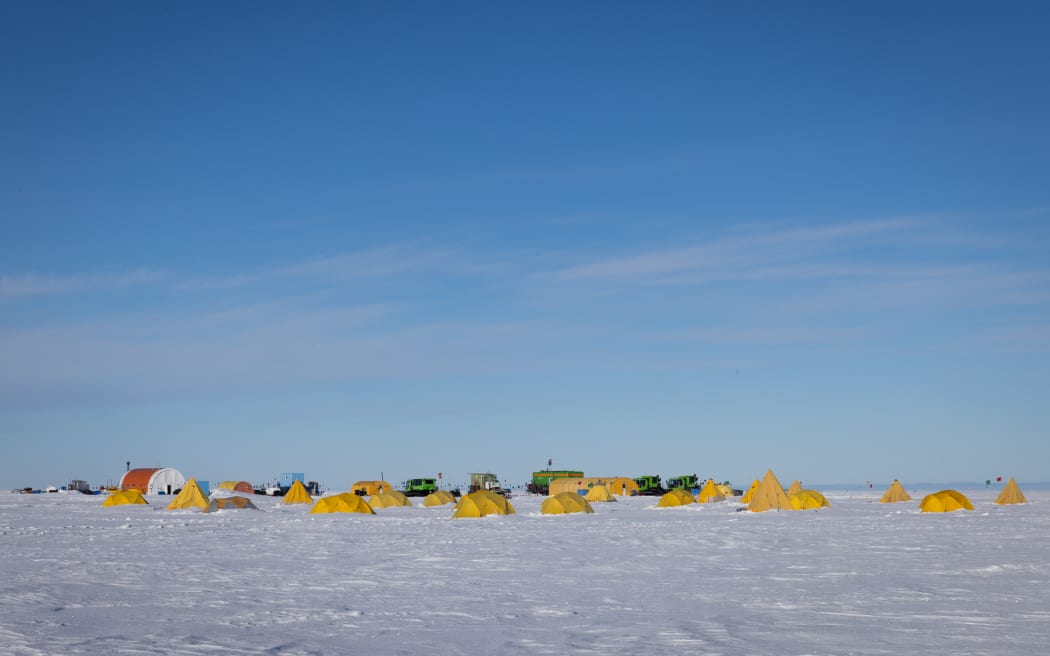 Antarctic expedition collects evidence that ice sheet melted during ...
