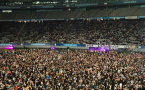 In pictures: Thousands smash world's largest haka record | RNZ News