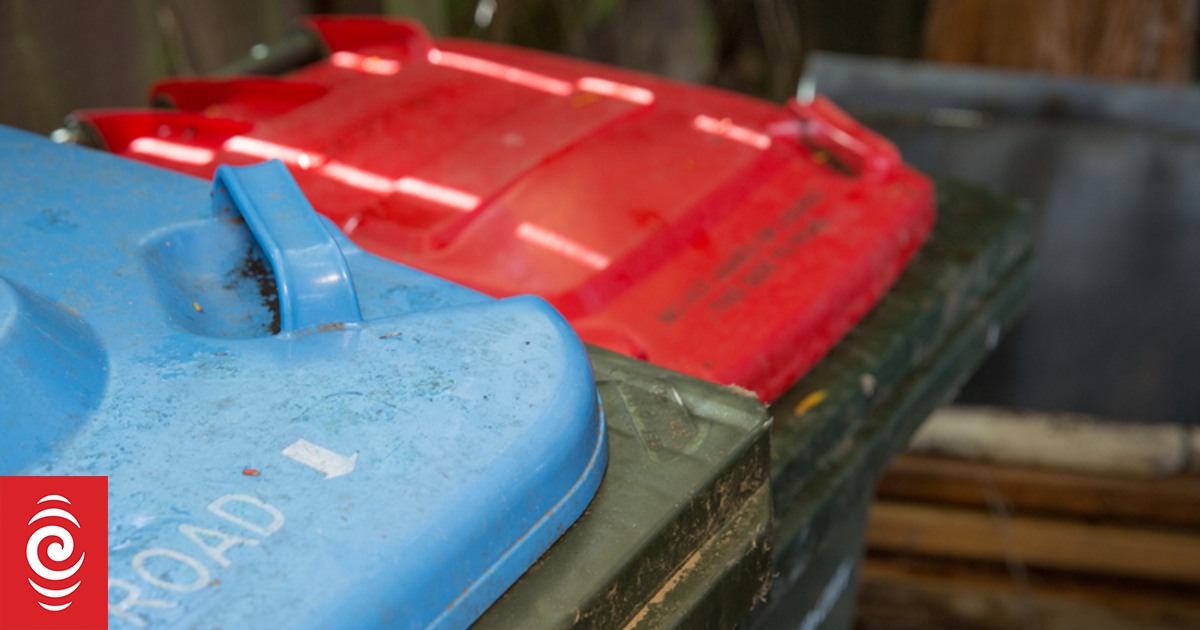 1.7 billion plastic containers thrown in bins each year - WasteMINZ ...