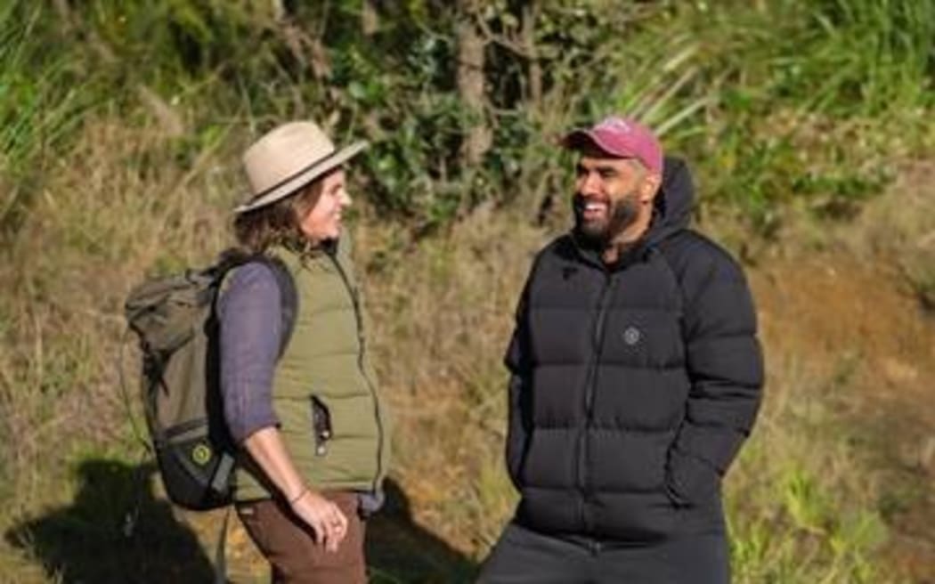Comedian teams up with wildlife warrior for new TV series | RNZ