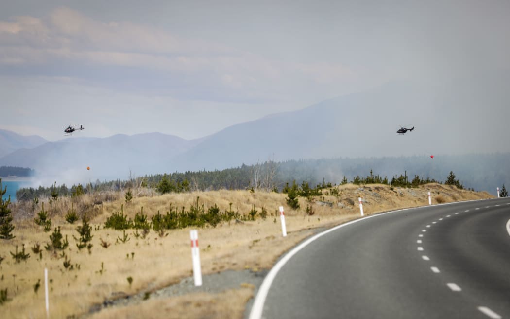 Weather a challenge for Aoraki/Mt Cook fire, say firefighters | RNZ News