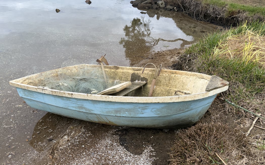 Concerns raised after unmanned dinghy found at Doubtless Bay | RNZ News