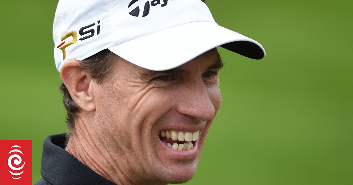 Alker shoots an ace but loses lead at Senior British Open | RNZ News