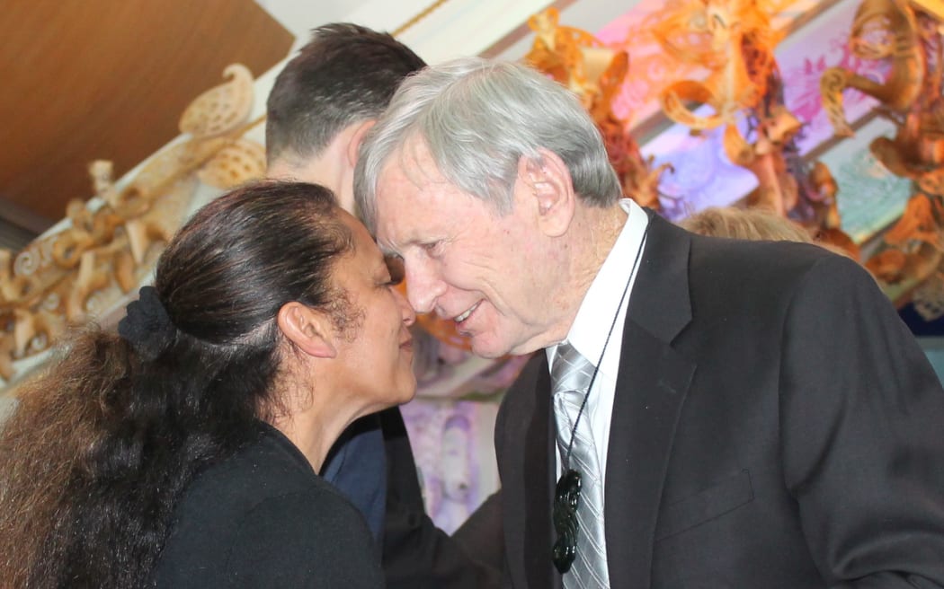 Olympic middle distance runner Sir Peter Snell dies, age 80 | RNZ News