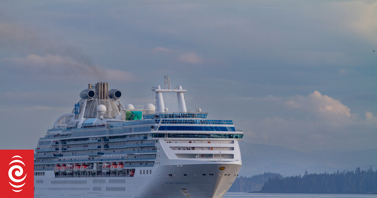 The never-ending wait to begin a never-ending cruise | RNZ