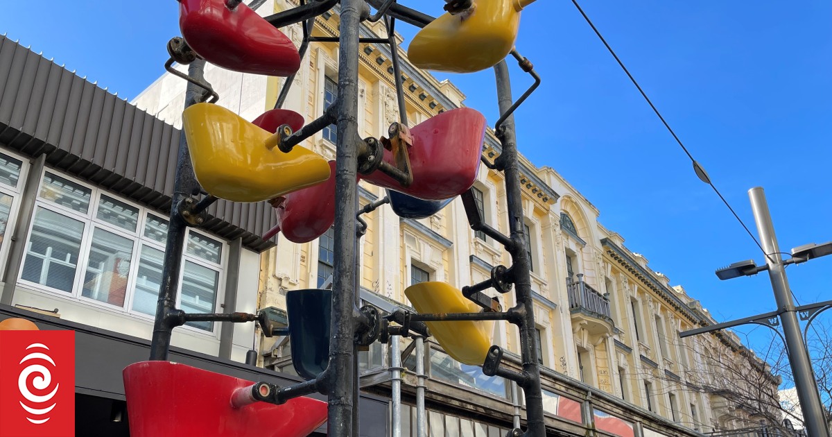 Wellington's missing piece from famous bucket fountain found | RNZ News