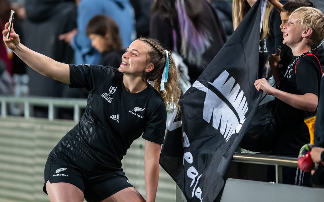 Holmes at fullback as Black Ferns largely unchanged for World Cup semi ...