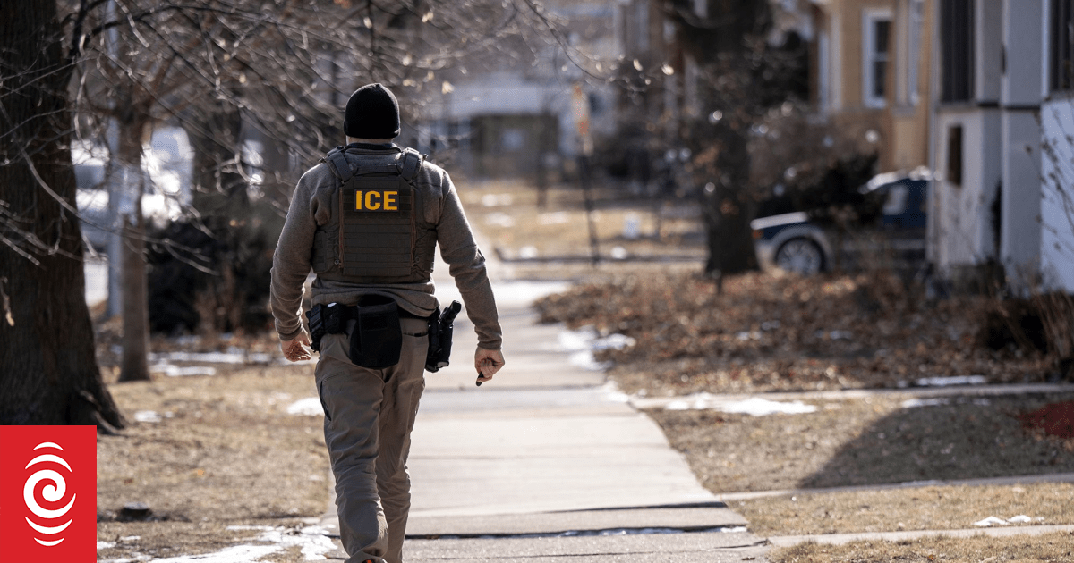Border patrol agent who shot Chicago woman boasted about it in text messages | RNZ News