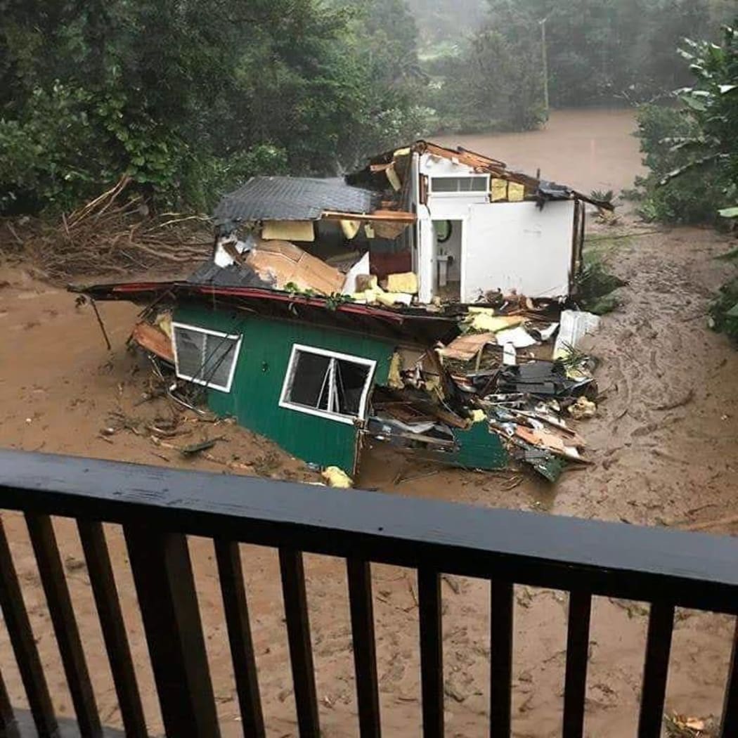 Rescue and evacuation efforts ongoing in Hawaii after floods | RNZ News