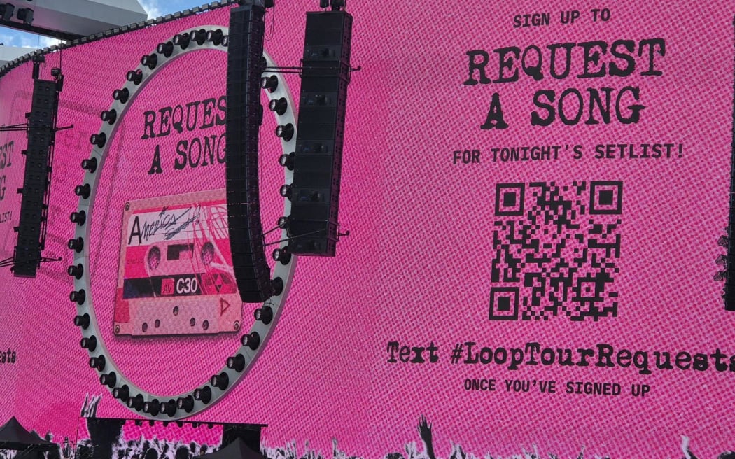 Ed Sheeran fans excited for premiere show in Auckland | RNZ News