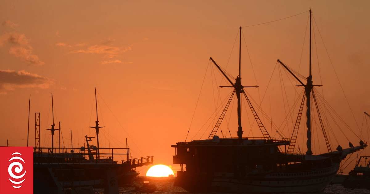 Indonesia rescues 11 who swam for hours to survive boat capsize | RNZ News