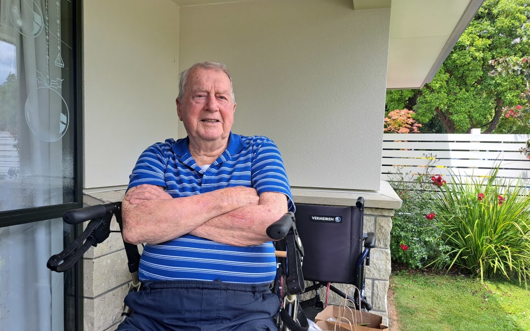 Early Christmas cheer as retirees restore old bikes for kids | RNZ News