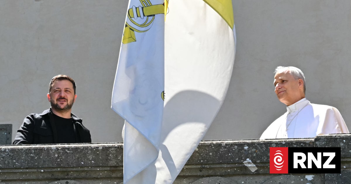 Pope Leo meets Zelensky, offers to host Ukraine peace talks | RNZ