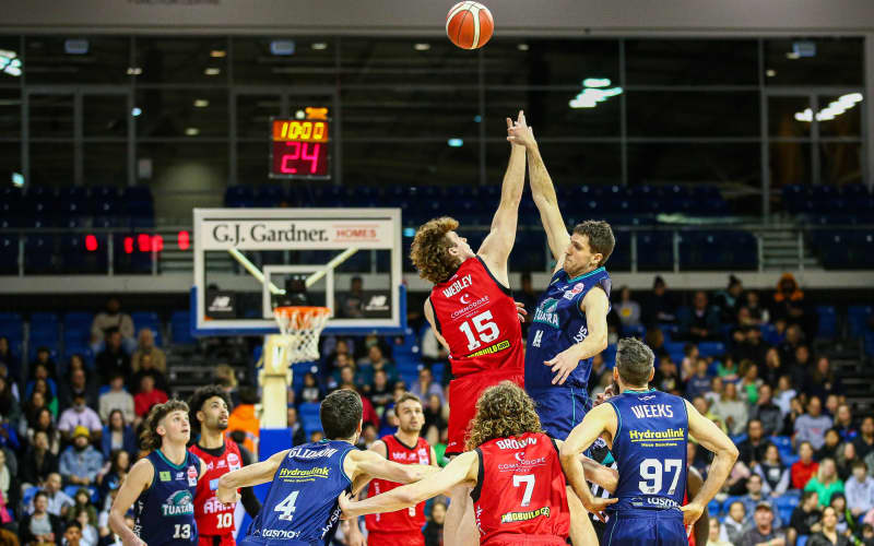 Canterbury Rams celebrate NBL title win over Auckland Tuatara | RNZ