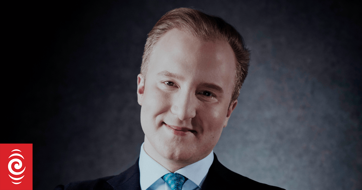 The man helping us navigate the minefield of modern manners | RNZ News