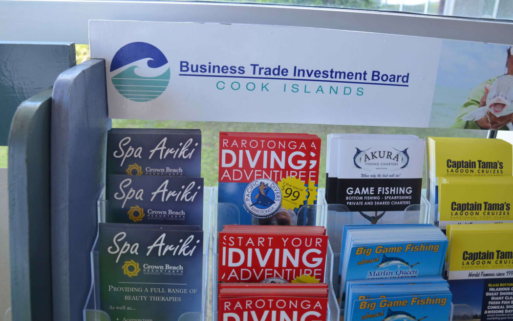 Cook Islands tourist operators plead for more direct flights | RNZ News