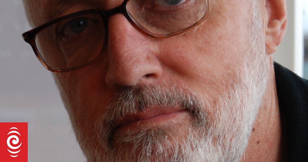 Playing Favourites with veteran journalist Jim Tucker | RNZ