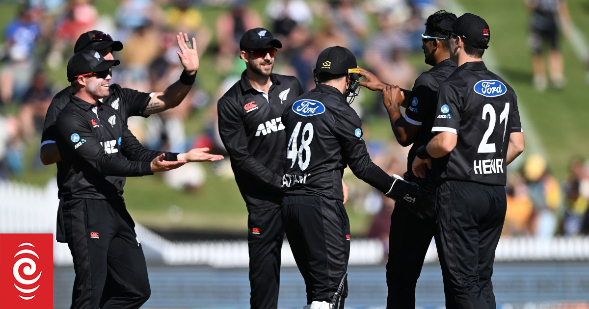 Black Caps win final World Cup warm up match | RNZ News