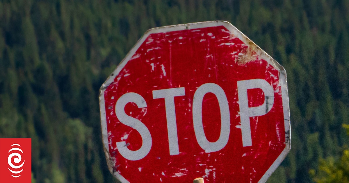 Rogue local blocks outsiders from entering remote Otago village | RNZ News