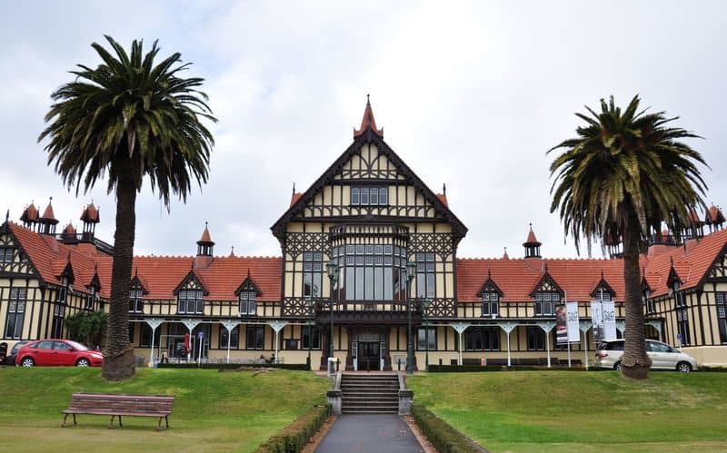 Why are some of our most famous buildings just sitting empty? | RNZ