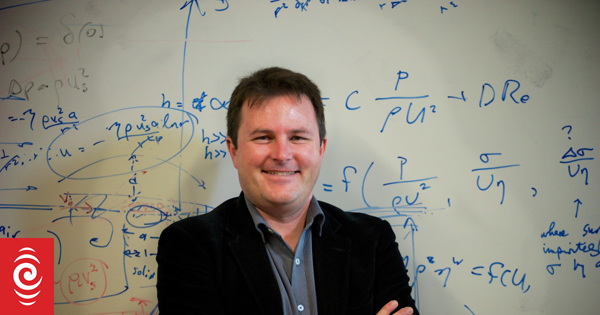 Professor Shaun Hendy explains Covid-19 scenario modelling | RNZ