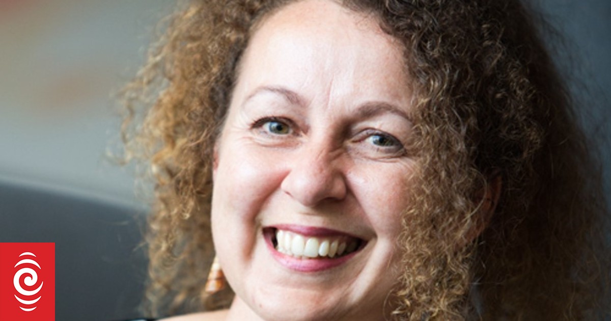 Dunedin writers Vanda Symon and Heather McQuillan | RNZ