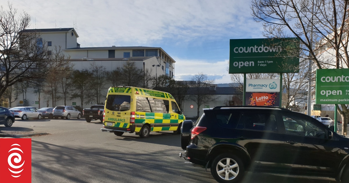 Dunedin Countdown stabbing: Police give latest details | RNZ