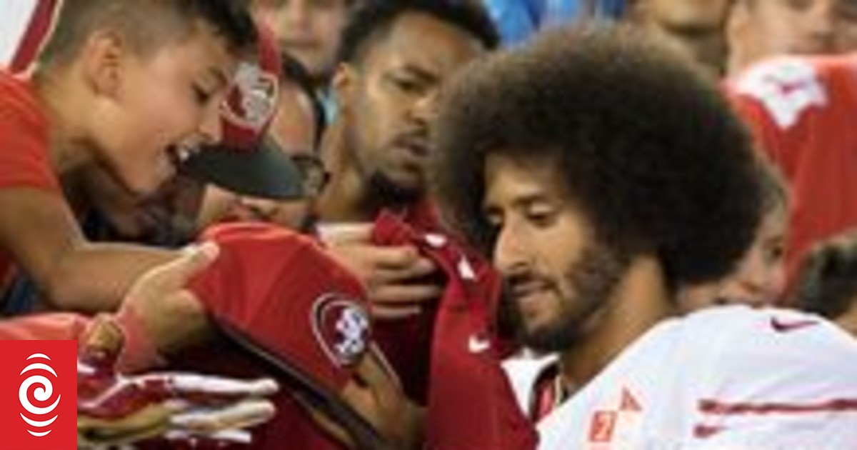 Protesters burn Nike gear after Kaepernick ad | RNZ News