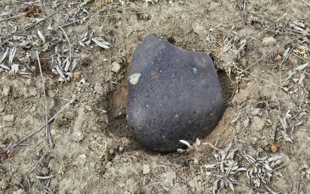 Meteorite hunt leader describes seeing 'fireball streak through the sky' | RNZ News