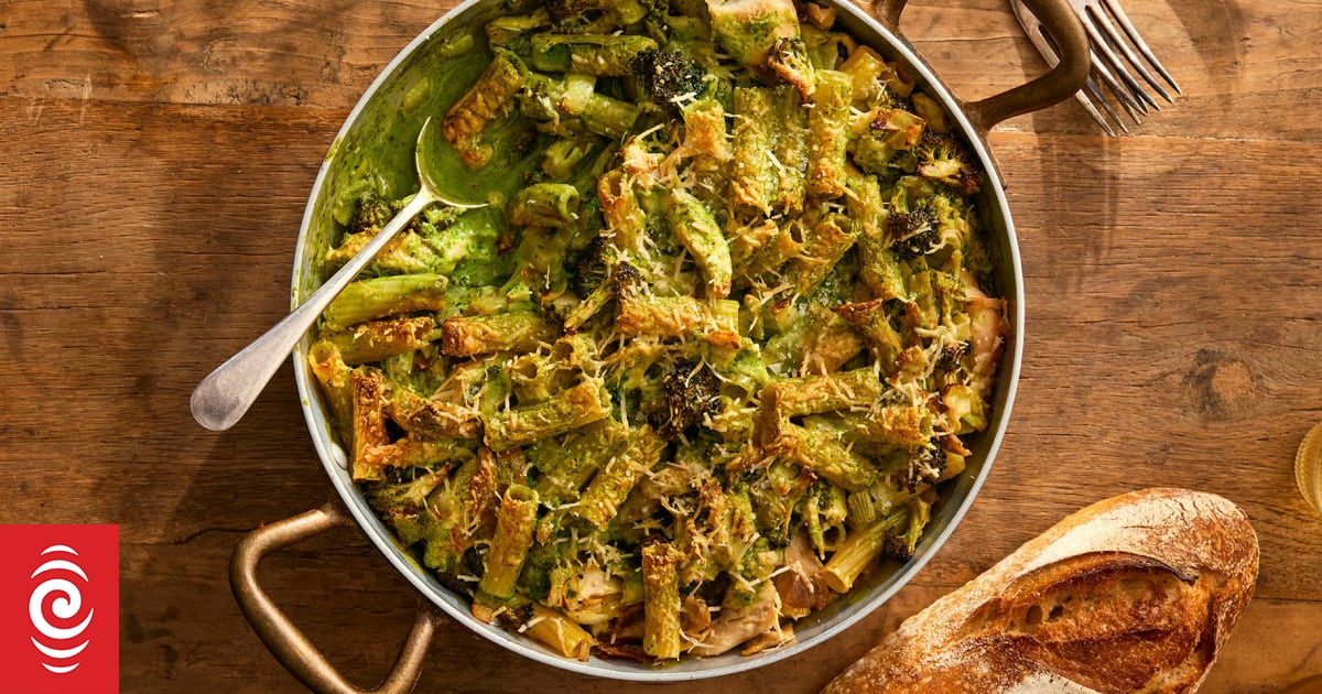 Super-green Chicken Pasta Bake recipe | RNZ