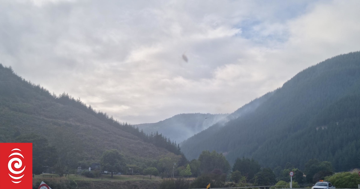 Lee Valley: Fire containment line being extended, residents allowed ...