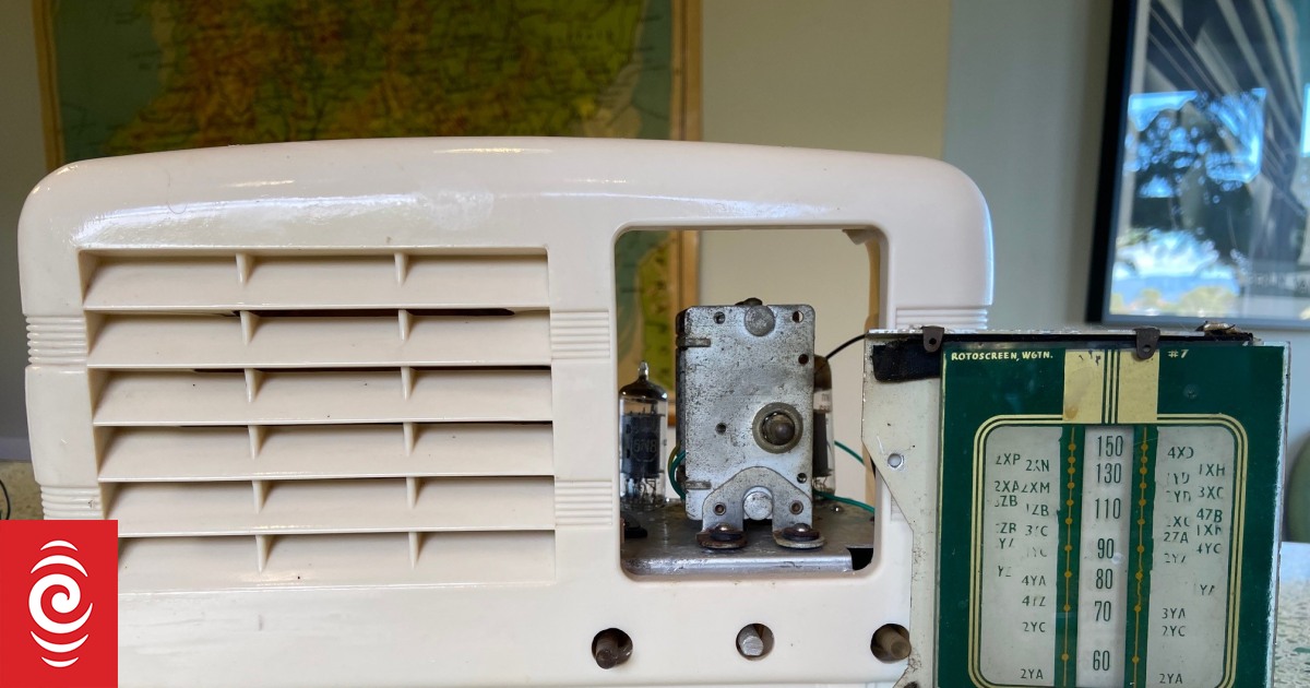 JR's radio repair shop | RNZ