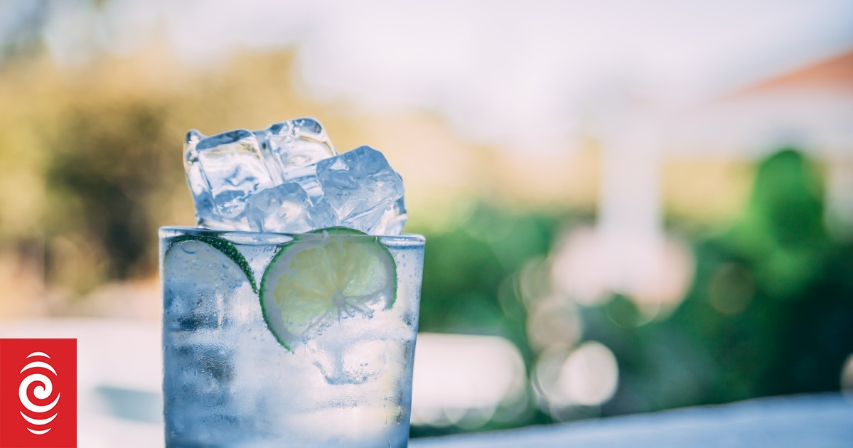 What is methanol poisoning and how can I protect myself? | RNZ News