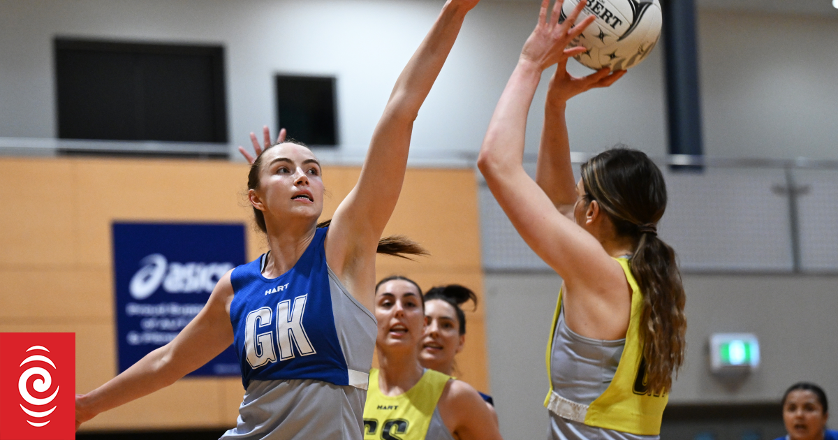 Silver Ferns block outside noise, as coaching standoff drags on | RNZ News