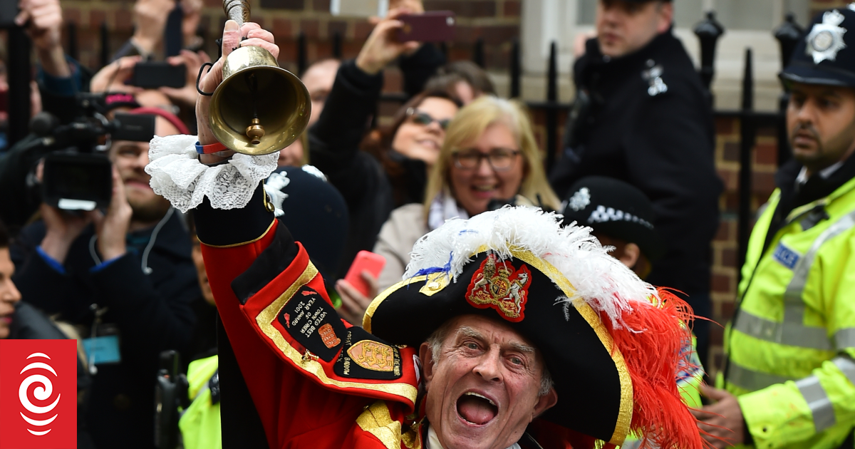 Hear Ye! Hear Ye! The search for a town crier | RNZ